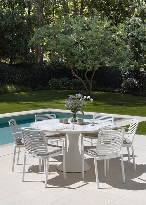 Zo kies je de juiste vorm voor je tuintafel