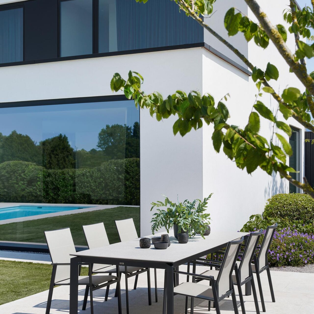 Cirello stapelbare tuinstoel in zwart aluminium en beige textilene ...