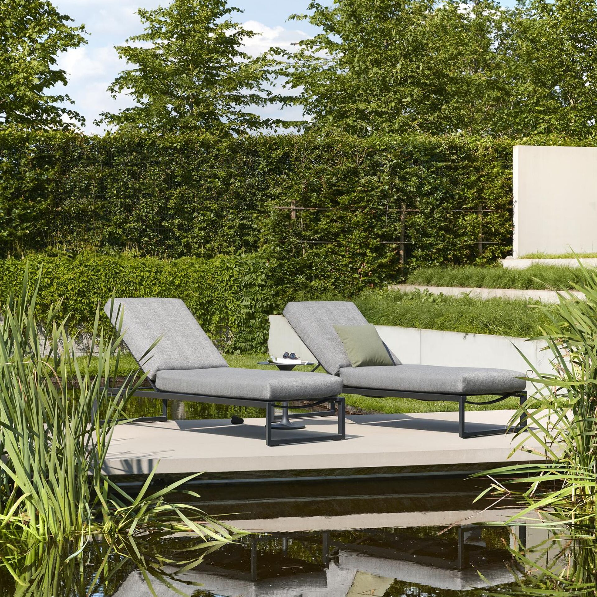 Cirello verstelbaar ligbed in zwart aluminium met zwart comfort ...